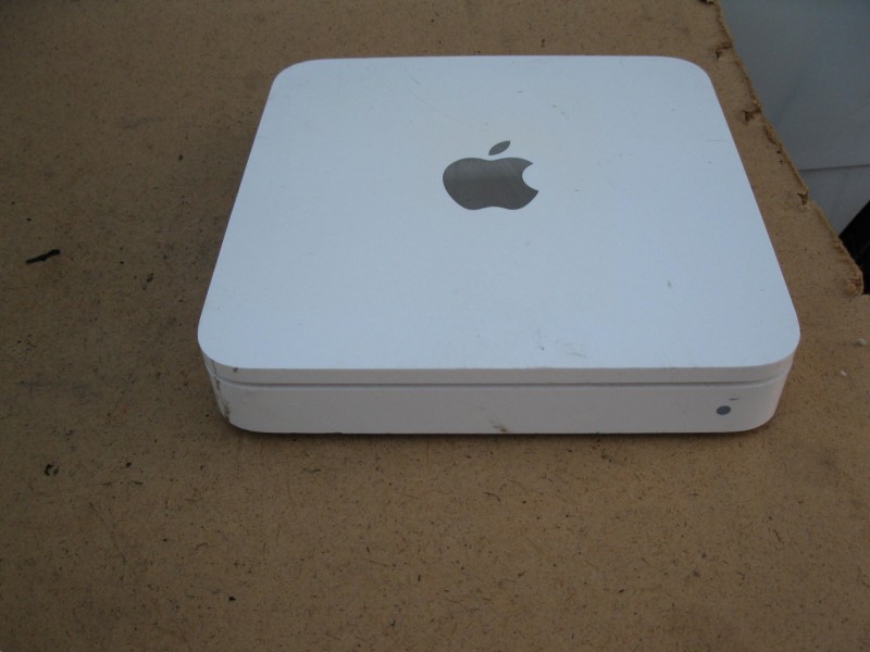 5.Apple AirPort Time Capsule (3. gen.) neispitan