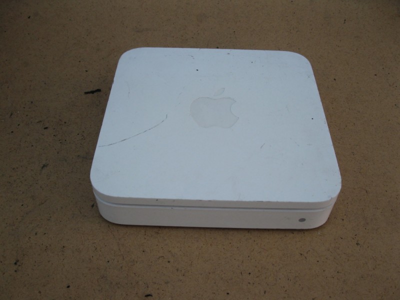 2.APPLE AirPort Extreme A1301 802.11n (3th Gen.) RUTER