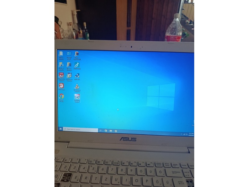 ASUS Notebook X556UQ i3-6100,8GB DDR4,320GB HDD
