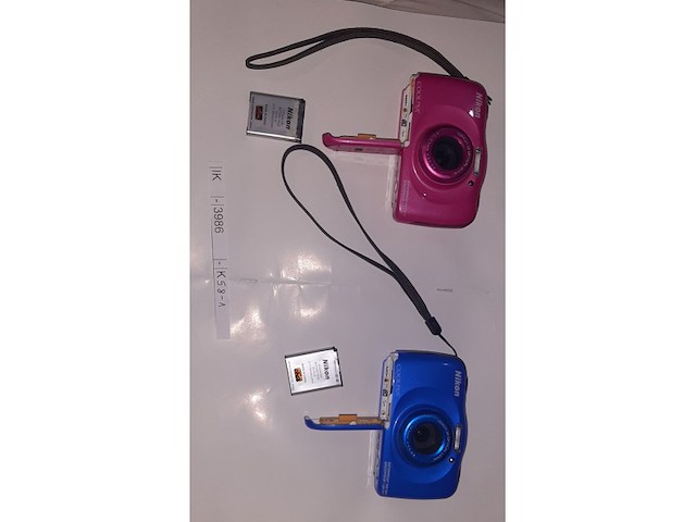Nikon Coolpix S33 neispravan, dva komada, vodom ošteće