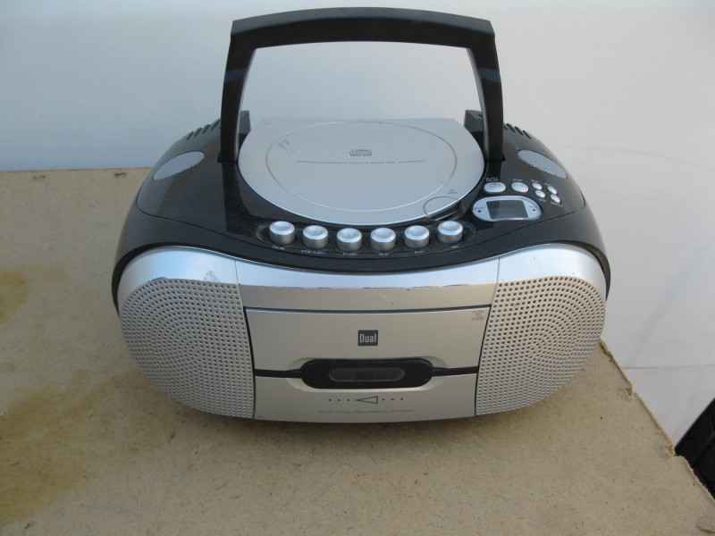 DUAL P44 odlican CD radio AM-FM i kasetofon
