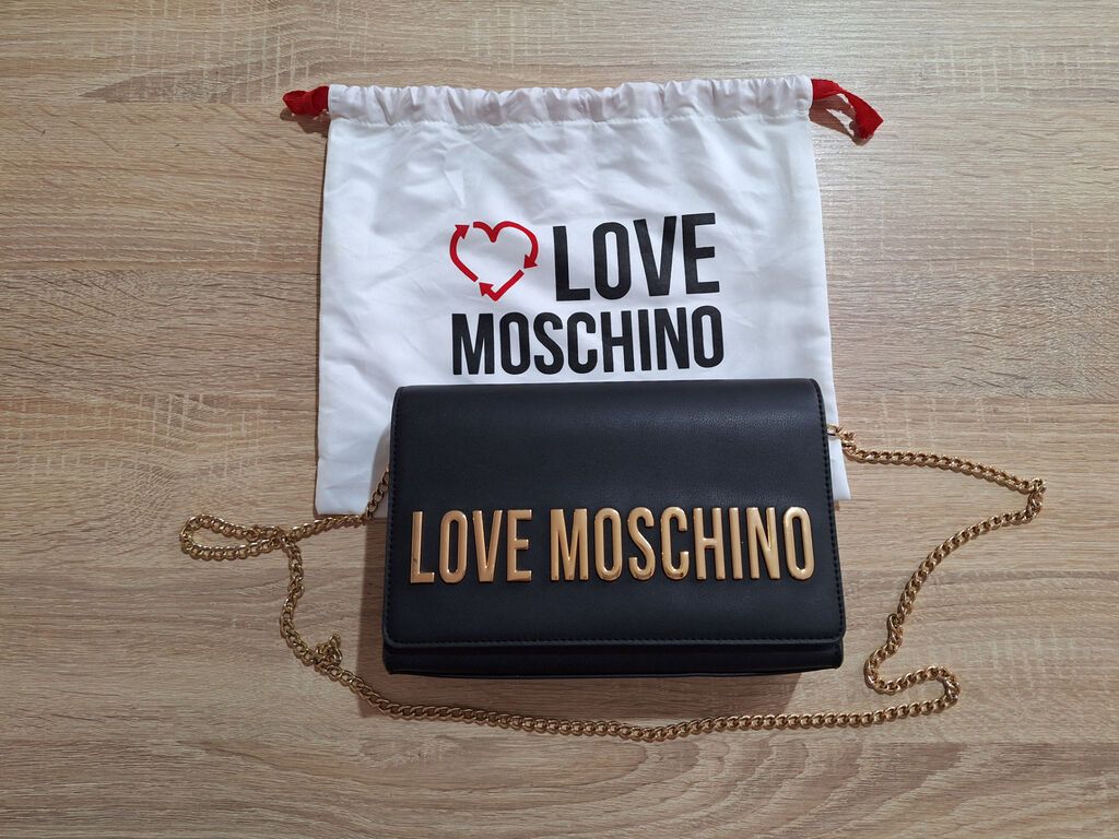 Love Moschino crna original torbica s lančićem Prelepa crna elegantna