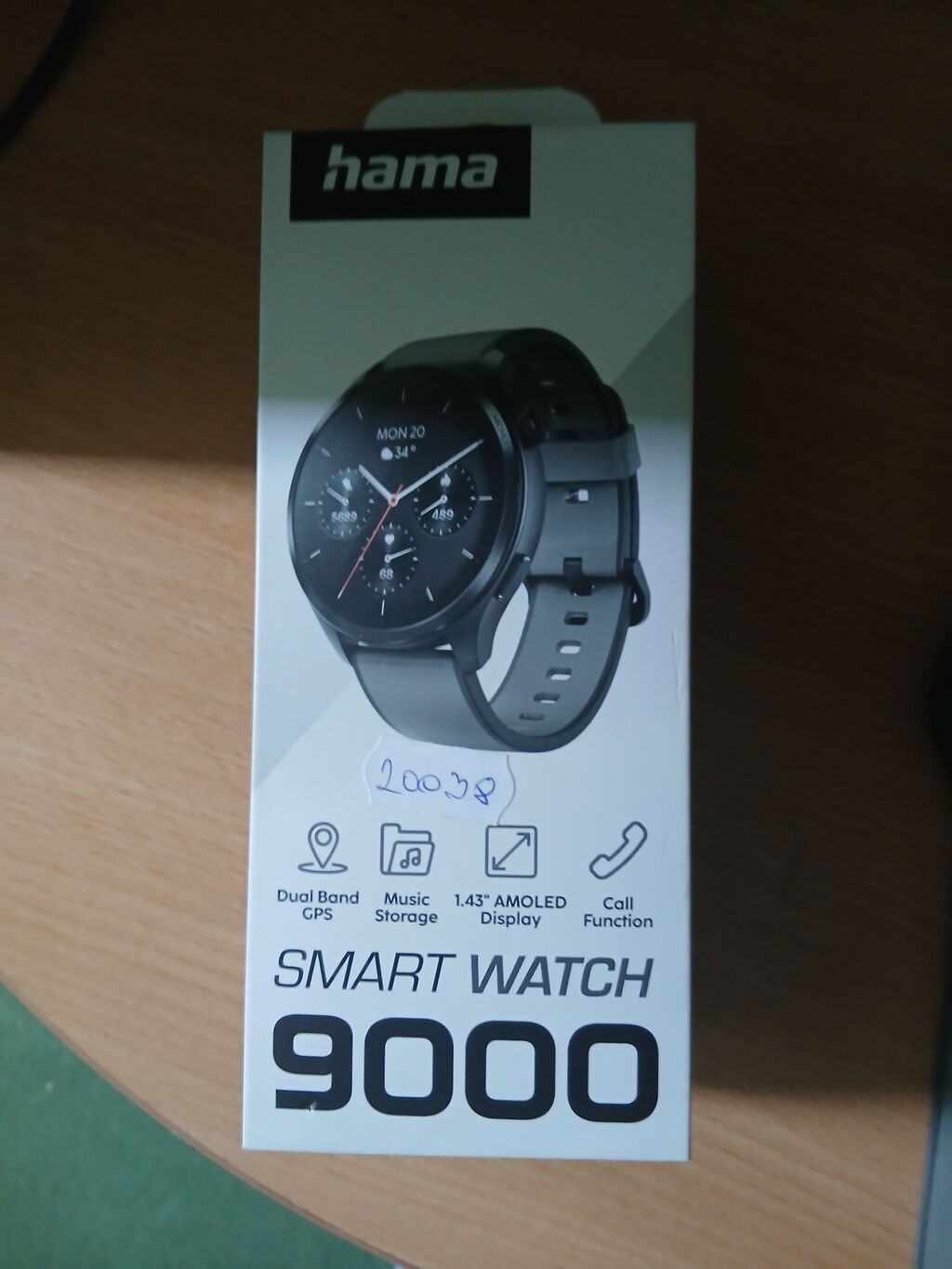 Hama Smart Watch 9000 uzet u Yettelu prošle godine,jako malo korišćen