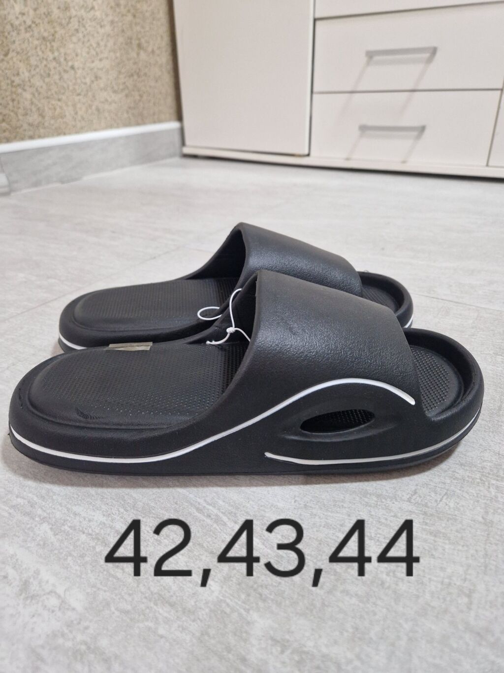 Muške gumene papuče – crne slip-on sandale - Model: klasične “slides”