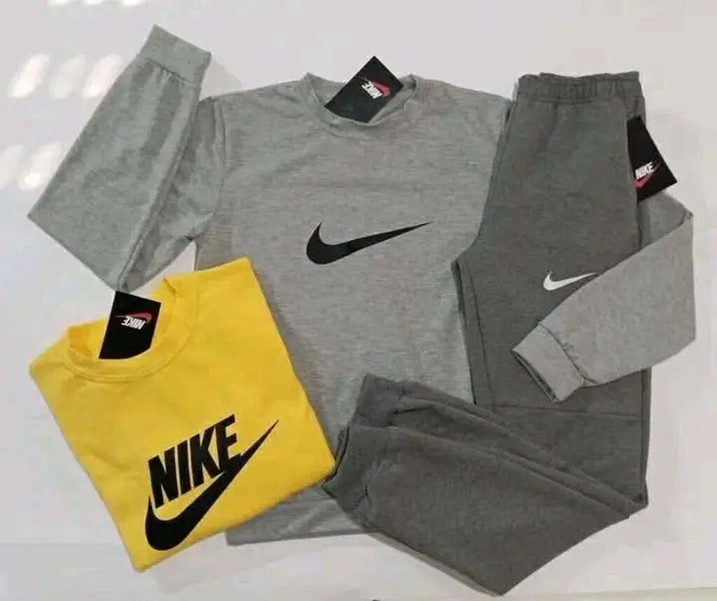 Nike komplet trenerke za decu - Dvodijelni set: dugorukavna majica +