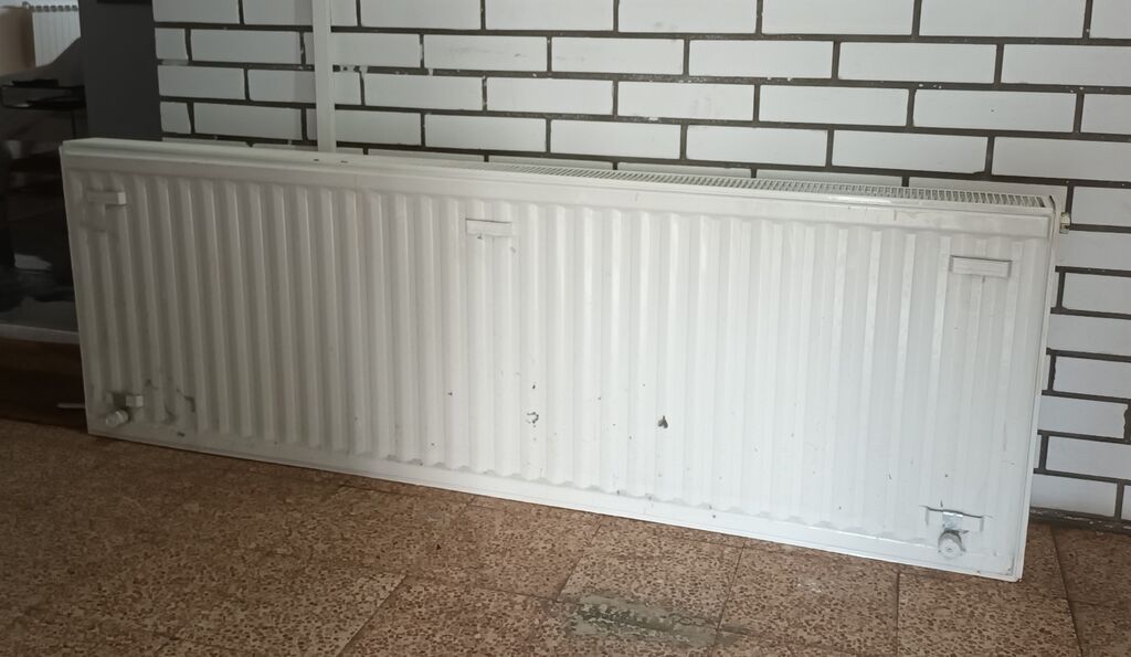 Prodajem polovni panelni radijator u dobrom stanju dimenzija