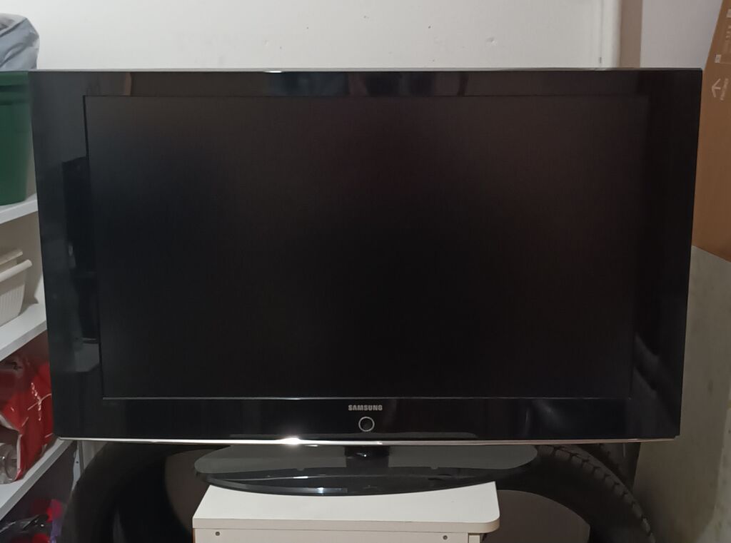 Prodajem polovni LCD TV Samsung sa daljinskim u ispravnom stanju