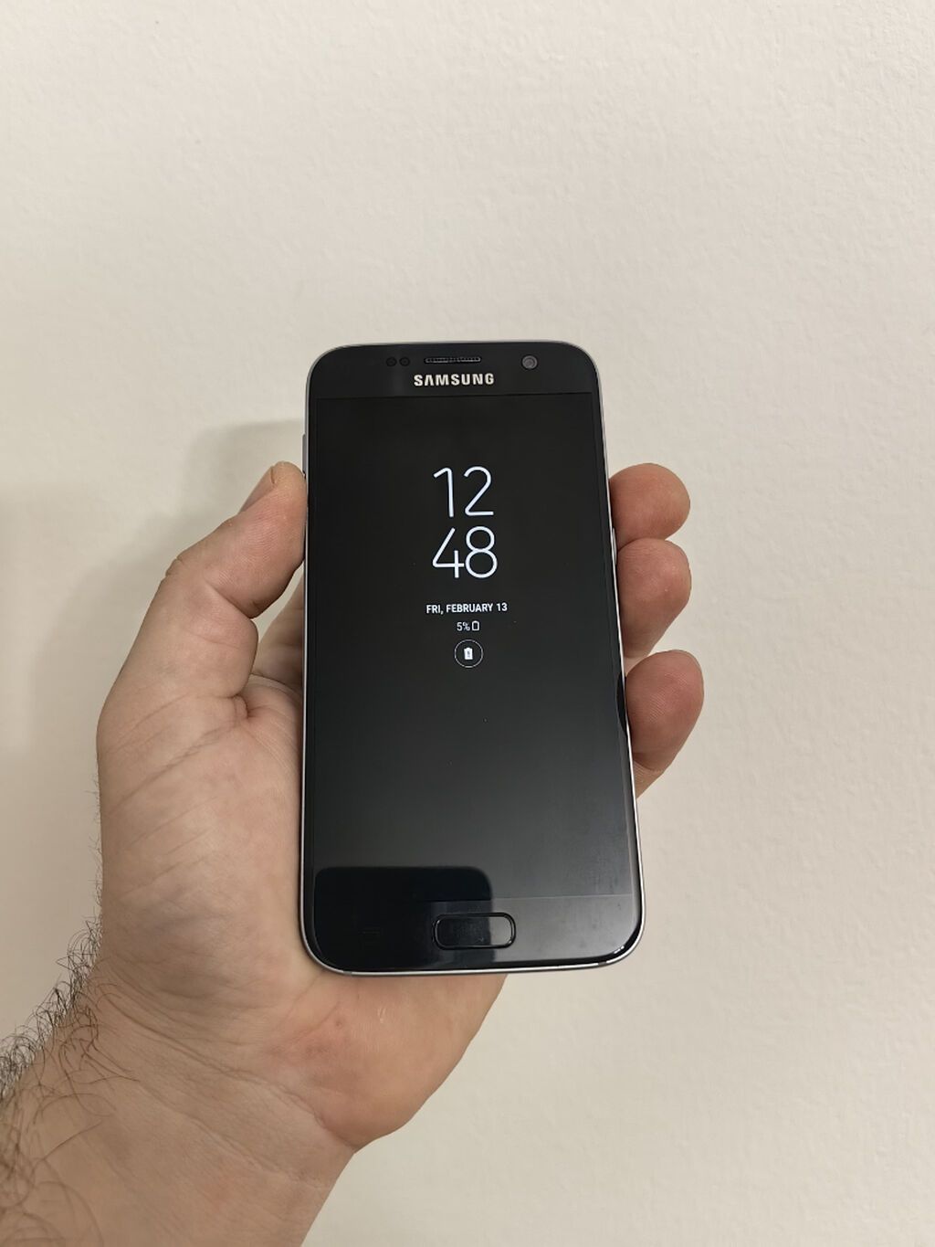 Samsung S7 crni, otključan za sve mreže. Dobro očuvan i potpuno