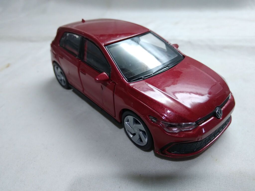 Welly VW Golf 8 GTI razmera oko 1:38 (11,5 cm.)official licensed