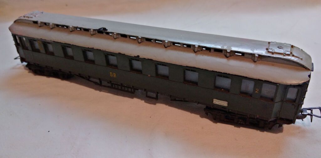 Arnold N Gauge D-vagon 18432 HO,metalni tockovi,izgreban,fale svi