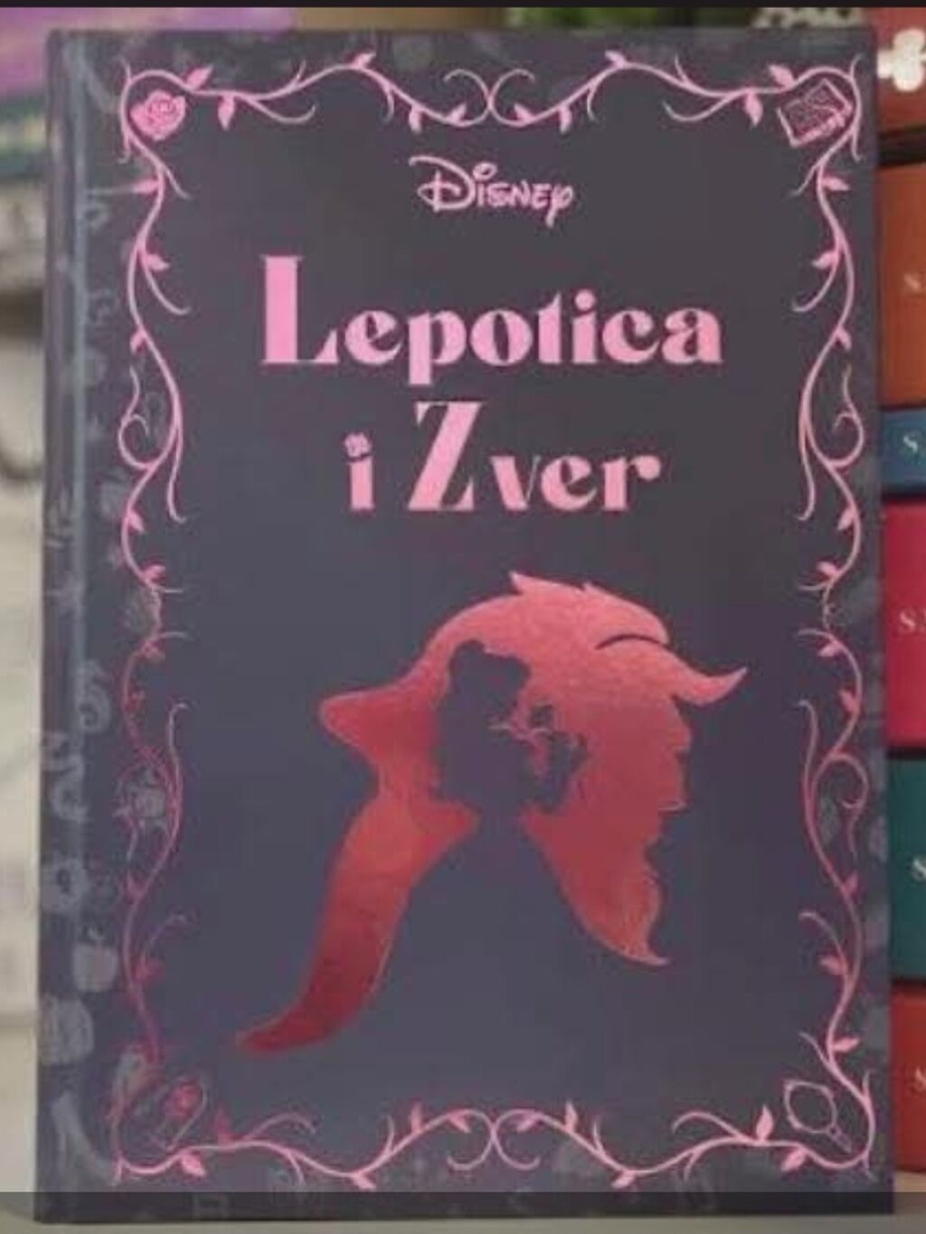 Kupujem Disney knjigu „Lepotica i Zver“ – tvrdi povez, ukrasni