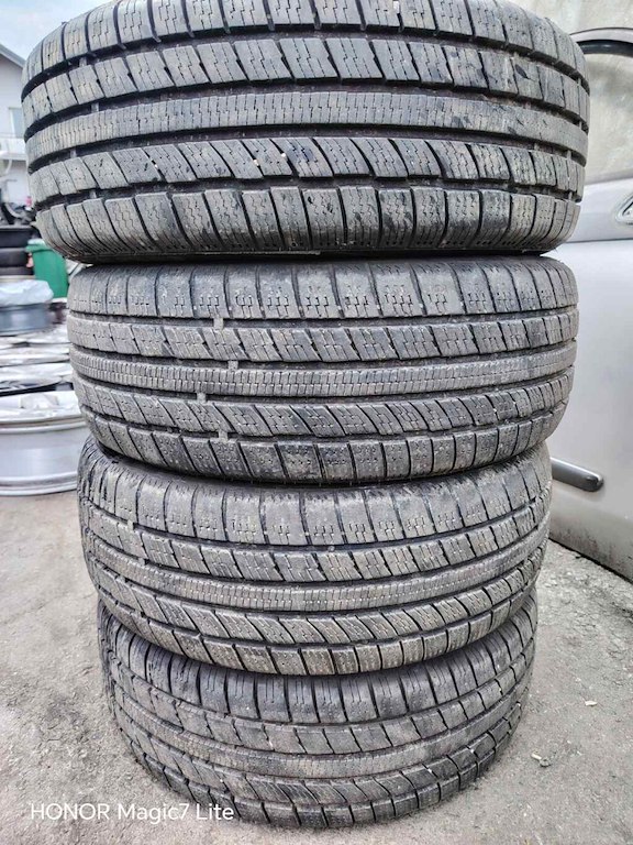 Gume 185 55 R15 dot 22