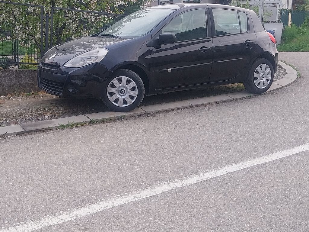 Renault Clio III – crni, 5 vrata, hečbek - Motor: benzinski