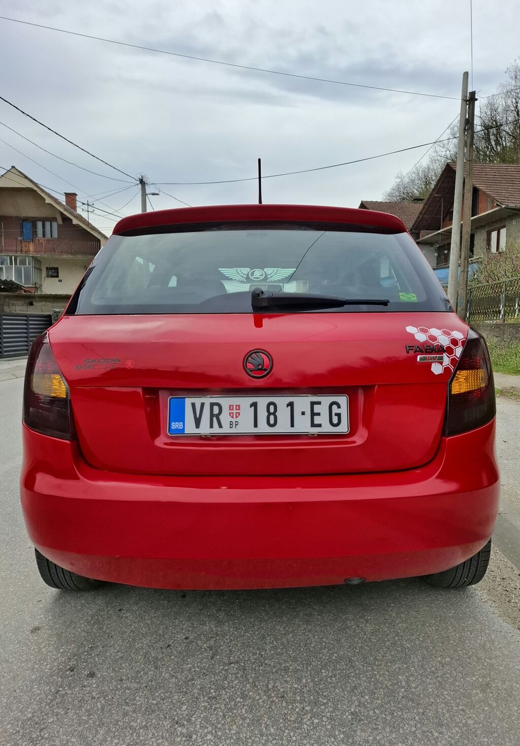 Škoda Fabia – hečbek, crvena boja, 5 vrata,motor benzinac sa swkvent