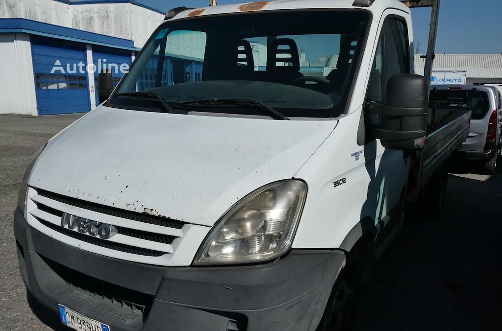 IVECO Dailly kamion s ravnom platformom < 3.5t