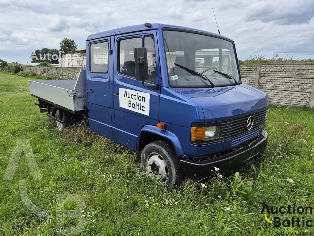 Prodaje se Mercedes-Benz 609 D kamion s ravnom platformom < 3.5t na aukciji