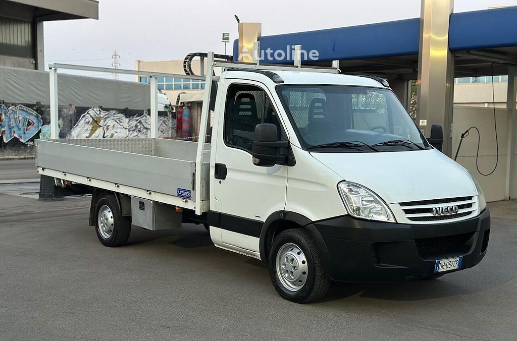 IVECO 35 s 12 kamion s ravnom platformom < 3.5t