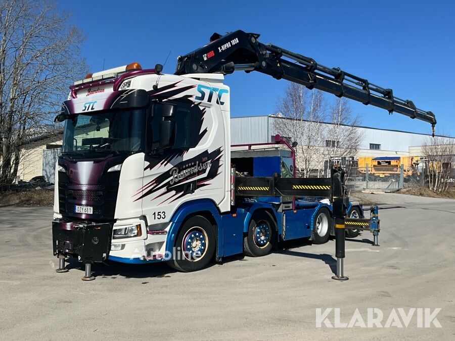 Prodaje se Scania R520 kamion s ravnom platformom na aukciji