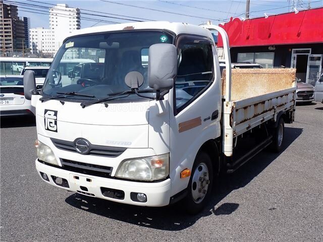 Hino DOLPHIN kamion s ravnom platformom
