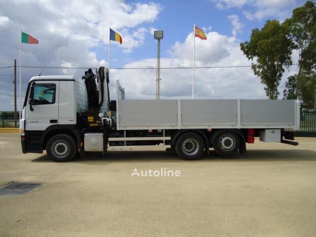 Mercedes-Benz ACTROS 25 32 kamion s ravnom platformom