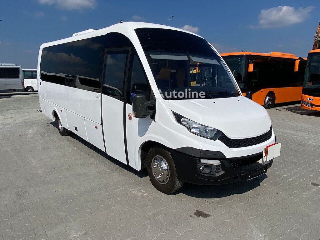 IVECO First putnički minibus