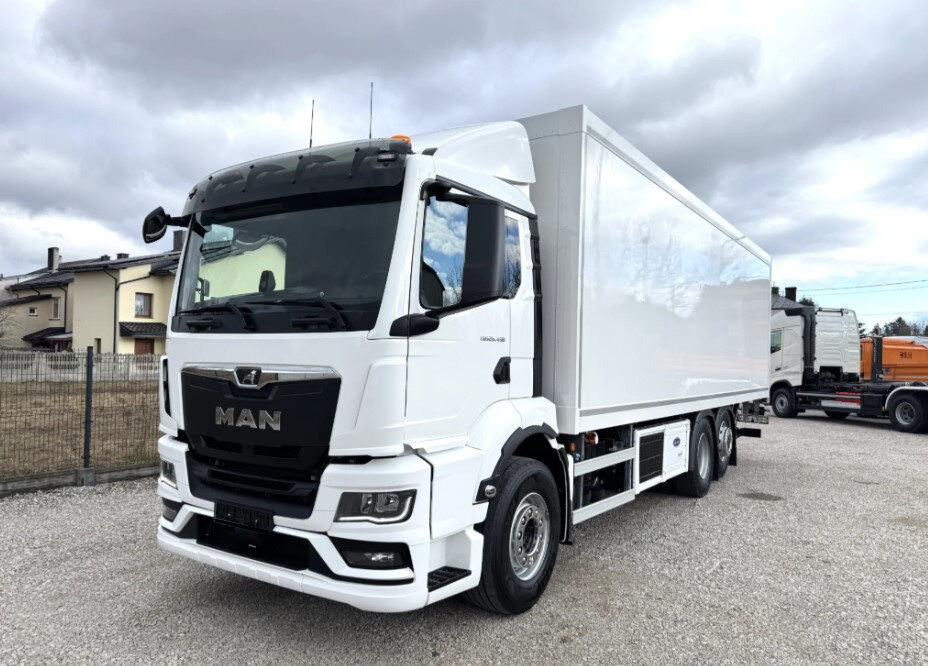 MAN TGS 26.430 refrigerated truck+Tail lift kamion hladnjača
