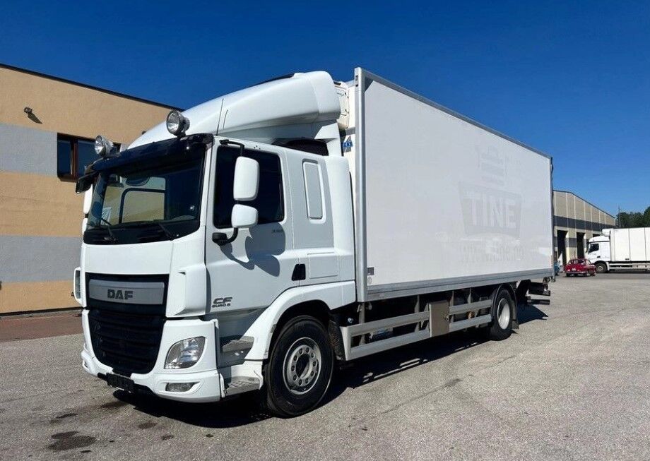 DAF CF330 refrigerated truck+Tail lift kamion hladnjača