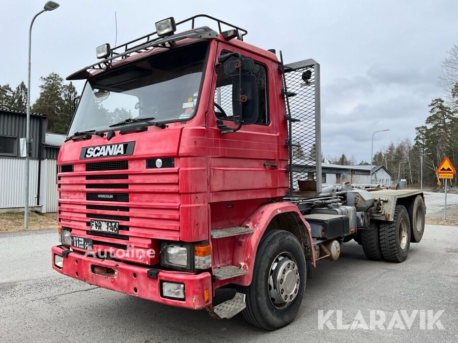 Prodaje se Scania R112H rol kiper sa kukom na aukciji
