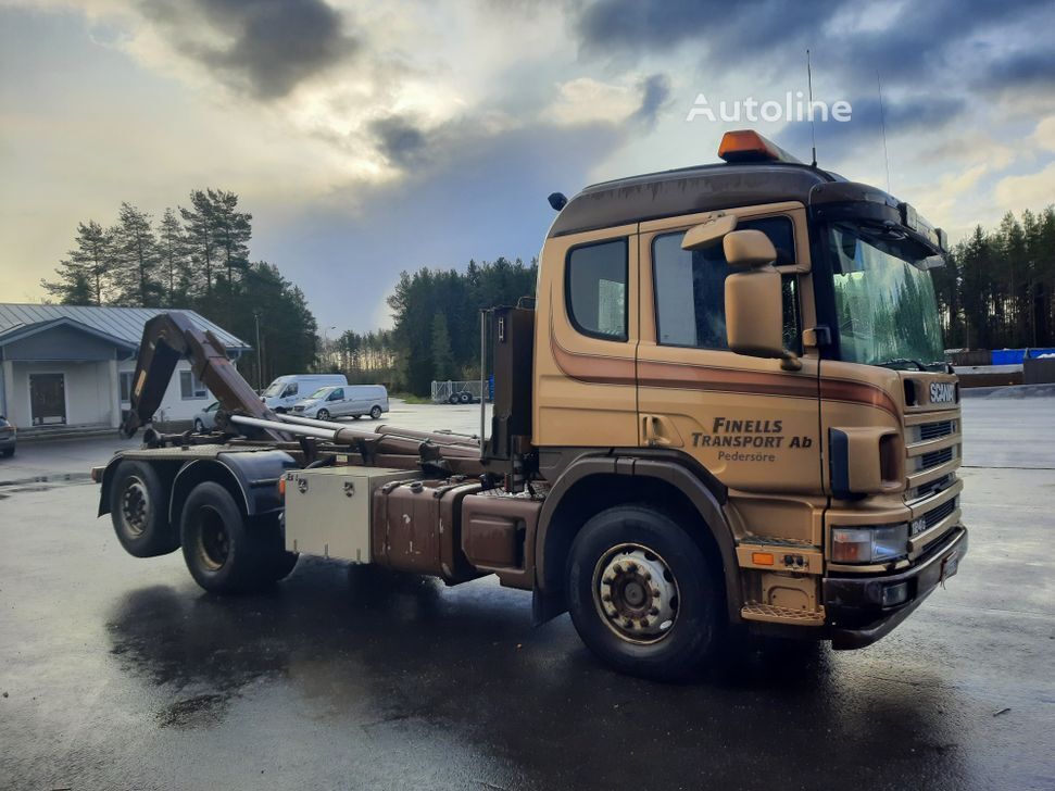Prodaje se Scania P124G rol kiper sa kukom na aukciji