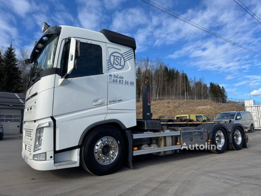 Prodaje se Volvo FH 540 rol kiper sa kukom na aukciji