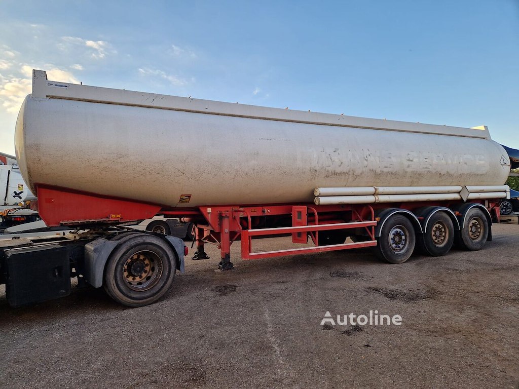 Merceron Fuel 38000 liters 9 section cisterna za goriva i maziva