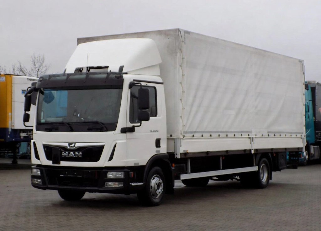 MAN 12.250 TGL / tail lift kamion s ceradom