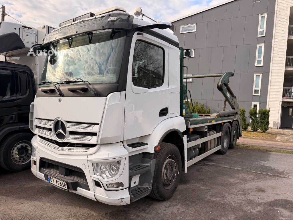 Prodaje se Mercedes-Benz ACTROS kamion podizač kontejnera na aukciji