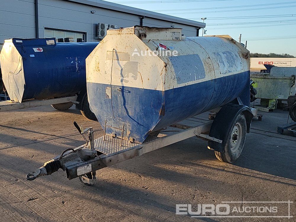 Prodaje se Main prikolicu autocisternu na aukciji