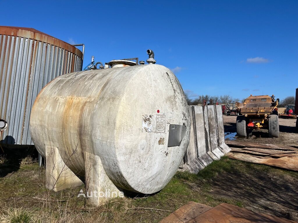 Prodaje se Glasfiber tank Rund på føderkonsol cilindrični spremnik na aukciji