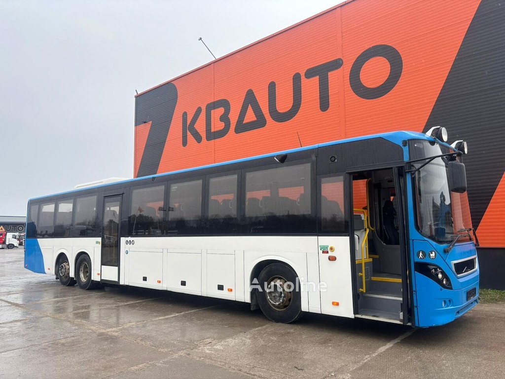 Volvo B8R 8900 6x2*4 62 SEATS / AC / AUXILIARY HEATING / WHEELCHAIR LI prigradski autobus