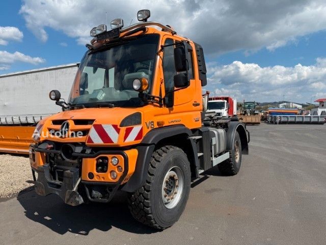 Mercedes-Benz Unimog U 427 univerzalna komunalna mašina
