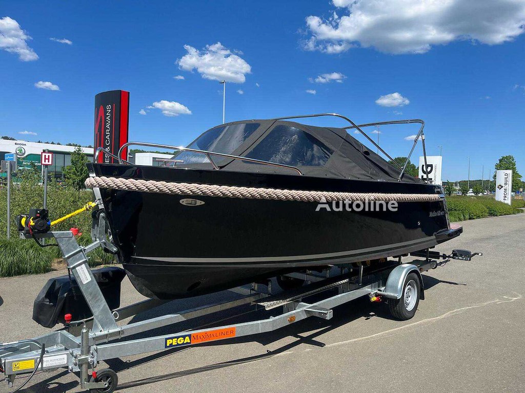 Prodaje se Maxima 620 MC met trailer motornu jahtu na aukciji