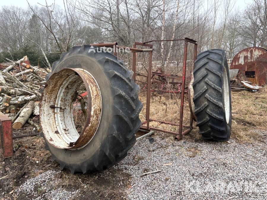 Prodaje se Dubbelmontage 16,9 R38 med spännare och ringar točak na aukciji