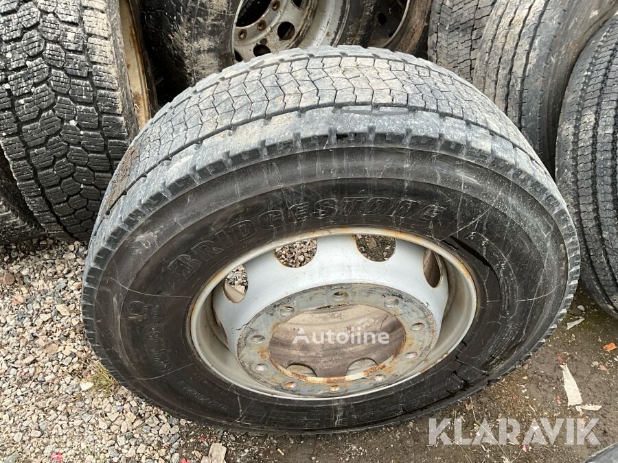 Prodaje se Bridgestone 315/70-22,5 gumu za kamione na aukciji