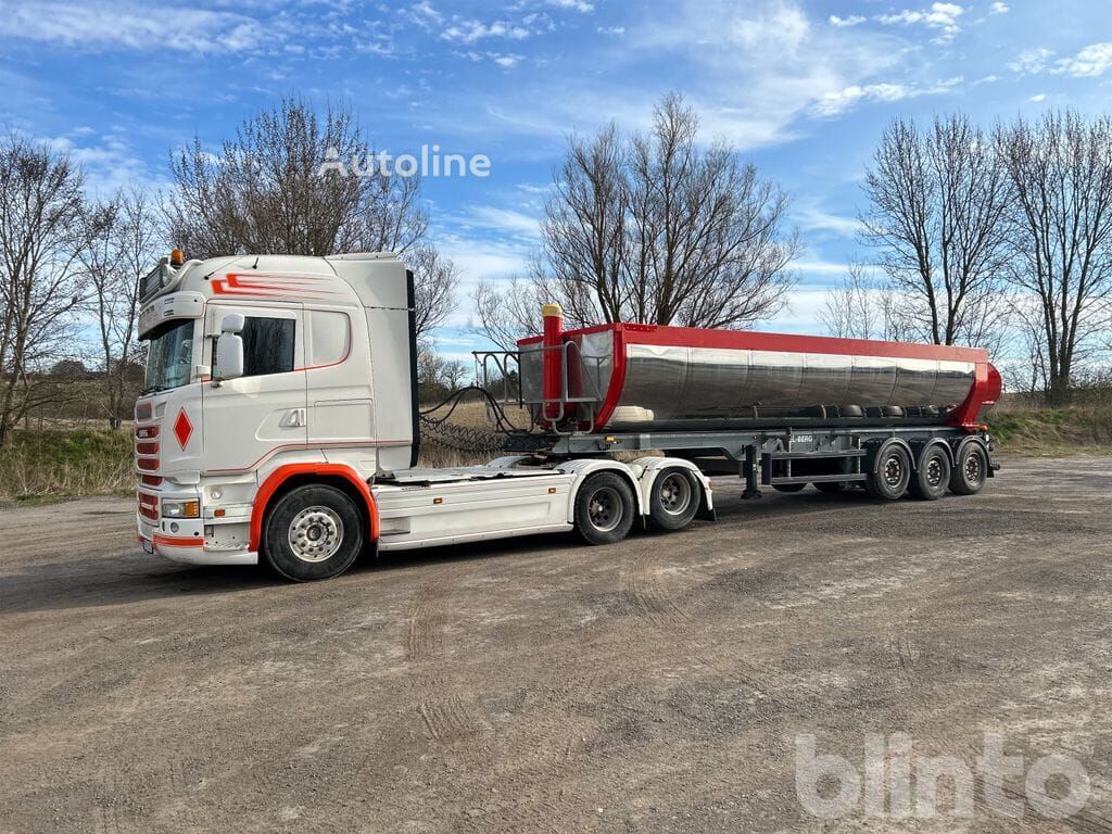 Prodaje se Scania R580 tegljač na aukciji + poluprikolica kipera