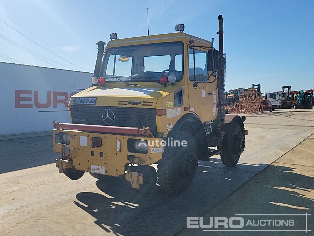 Prodaje se Mercedes-Benz Unimog tegljač na aukciji