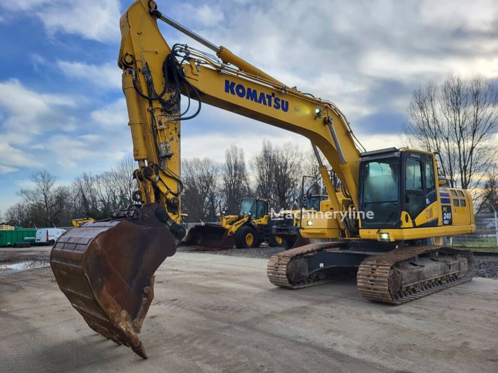 Komatsu PC240NLC-11 bager guseničar
