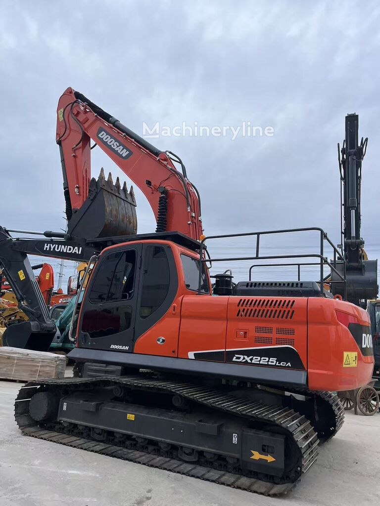 Doosan DX225 LC bager guseničar