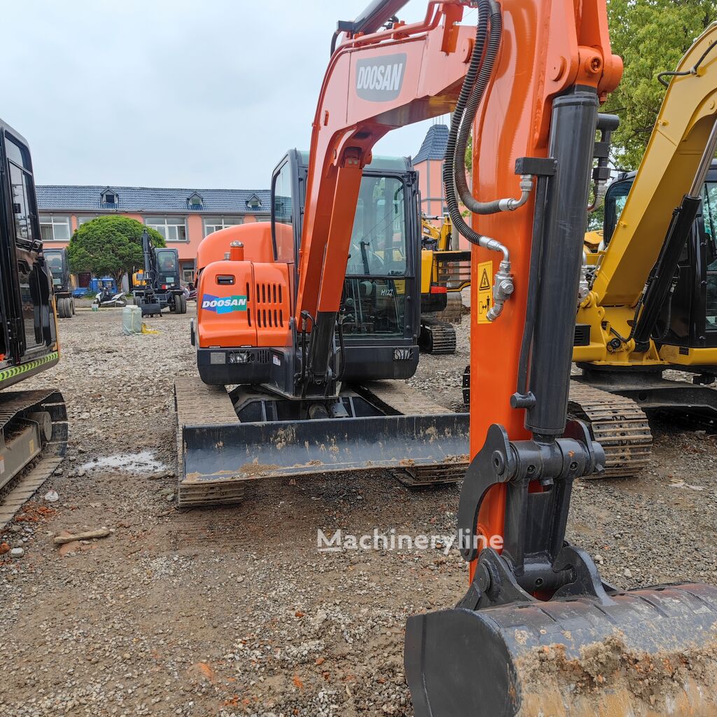 Doosan DX60 bager guseničar