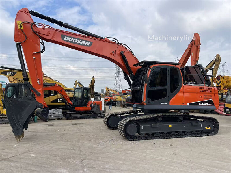 Doosan DX225LCA bager guseničar