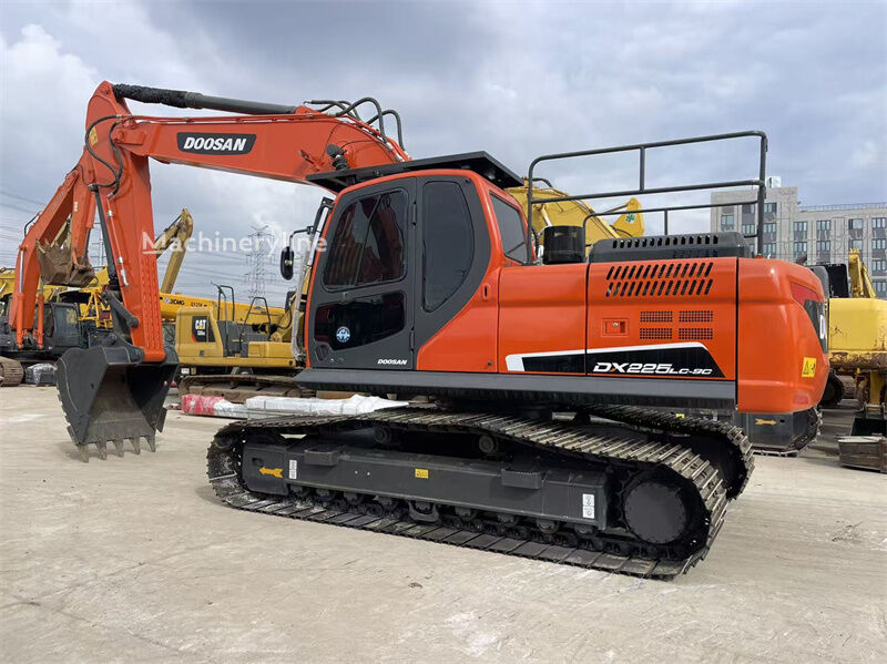 Doosan DX225LC-9C bager guseničar