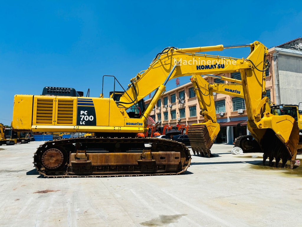 Komatsu PC700 bager guseničar