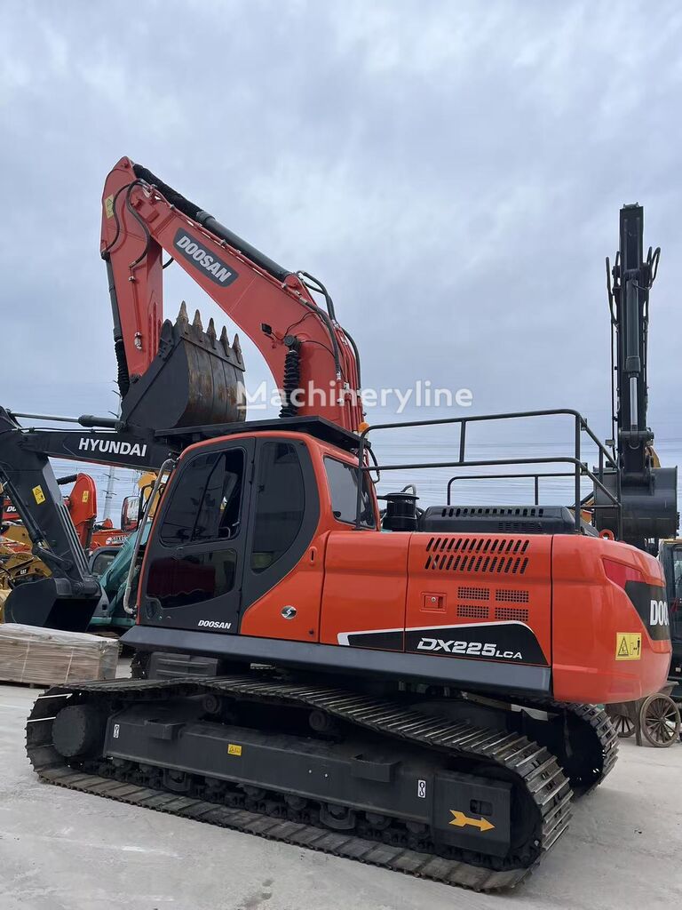 Doosan DX225LCA bager guseničar