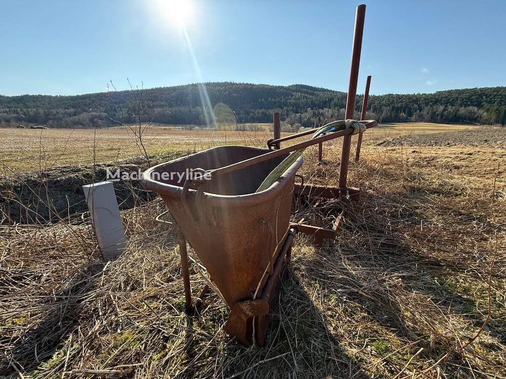 Prodaje se Andre Betongtobb kantu za beton na aukciji